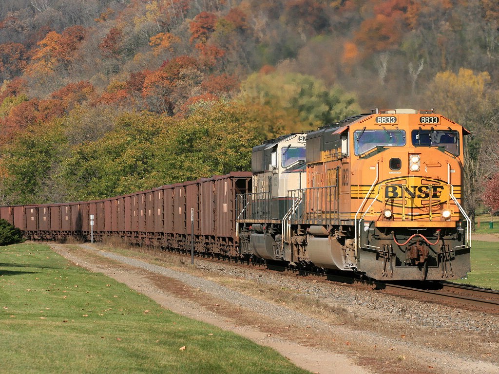 BNSF 8833